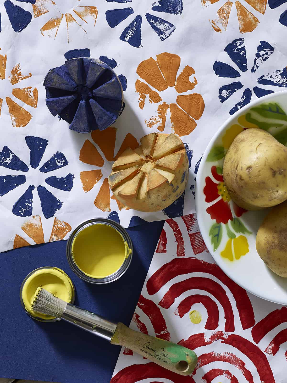 How To Make Your Own Potato Stamp Wrapping Paper - Home Trends Magazine